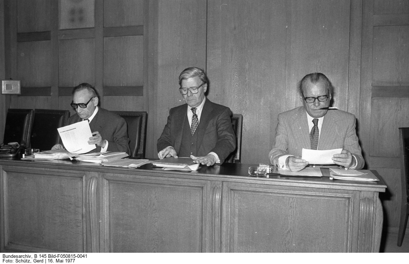 1977_Brandt_Schmidt_Bahr_5039 - Willy Brandt Biografie